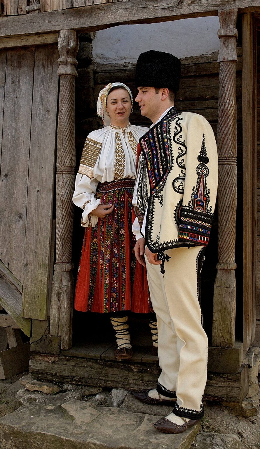 Le costume folklorique roumain, emblème de l'identité nationale