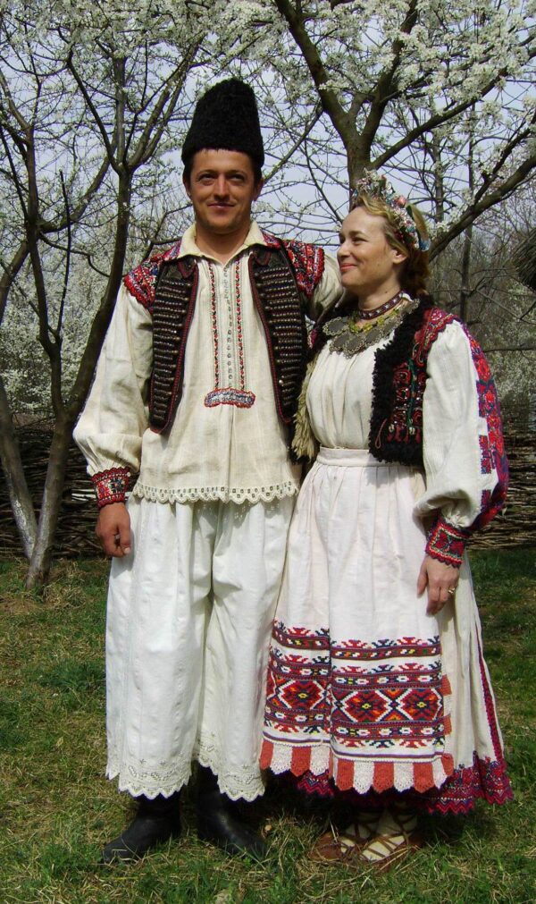 Le costume folklorique roumain, emblème de l'identité nationale